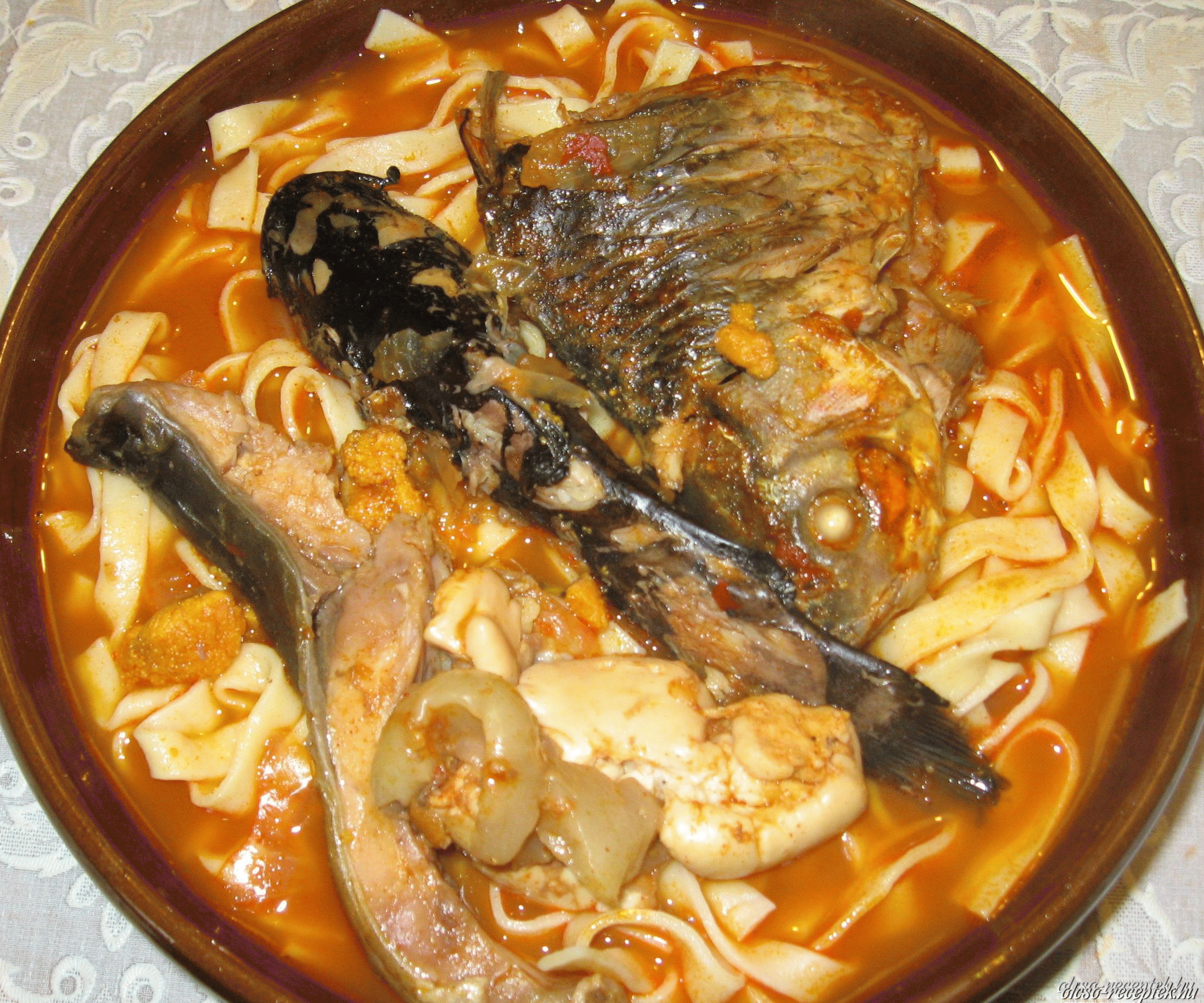 Halászlé bográcsban recept Krajczár Sándorné konyhájából - Receptneked.hu