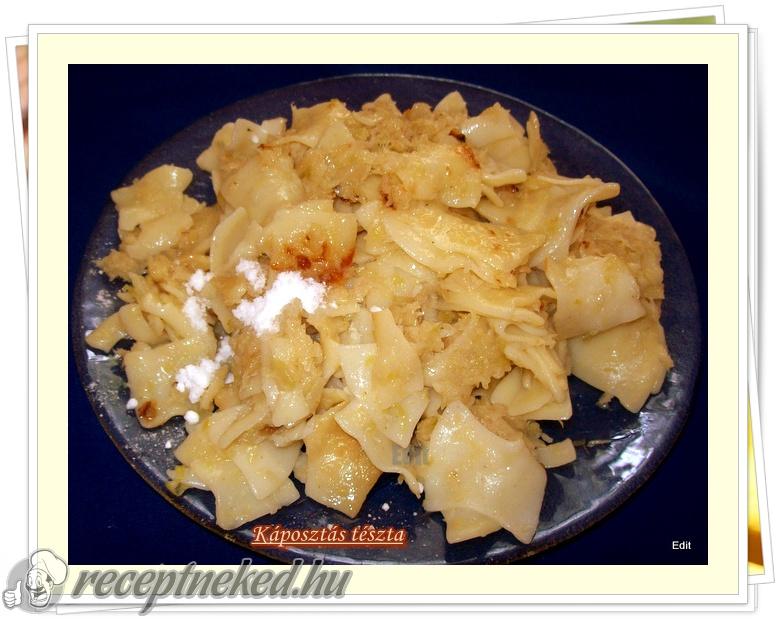 Káposztás tészta recept Vass Laszlone konyhájából - Receptneked.hu