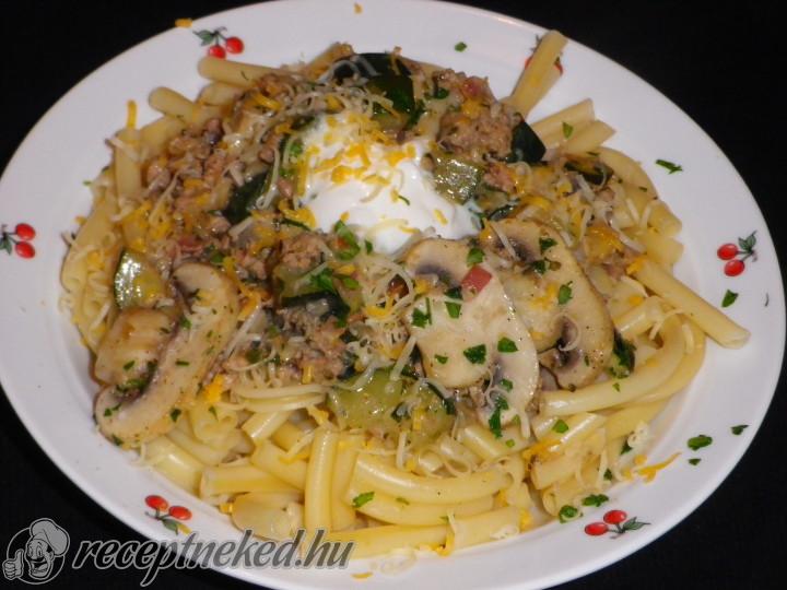 Cukkinis, gombás ragu makarónival recept Békefi Rita konyhájából ...