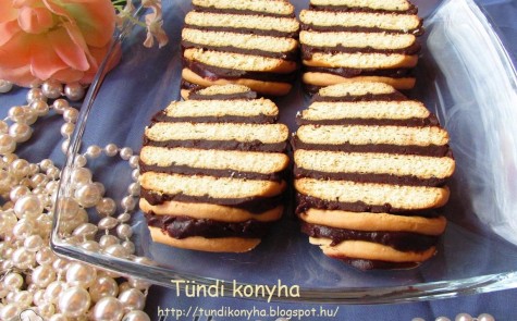 Albert kekszes süti (csíkos kekszes süti) recept Tundi konyha ...