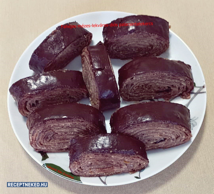 Diós-lekváros tekercs recept Szekeres Lajosné Klári konyhájából ...